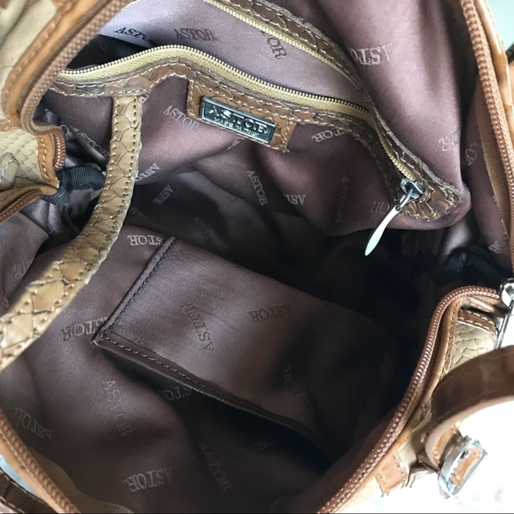 ASTOR Pelletterie Florence | Bags | Astor Leather Bucket Crossbody Bag ...